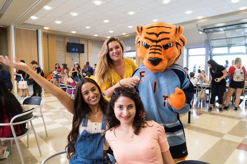 New Students Arrive at FIT – FIT Newsroom